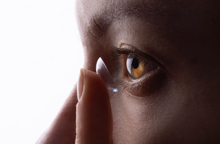 Is It Bad to Wear One Contact in One Eye?